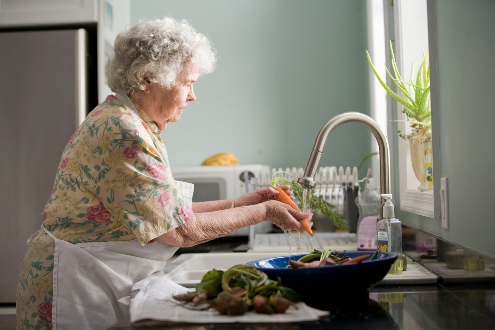 Help keep older people well and out of hospital this winter, says Hull ...